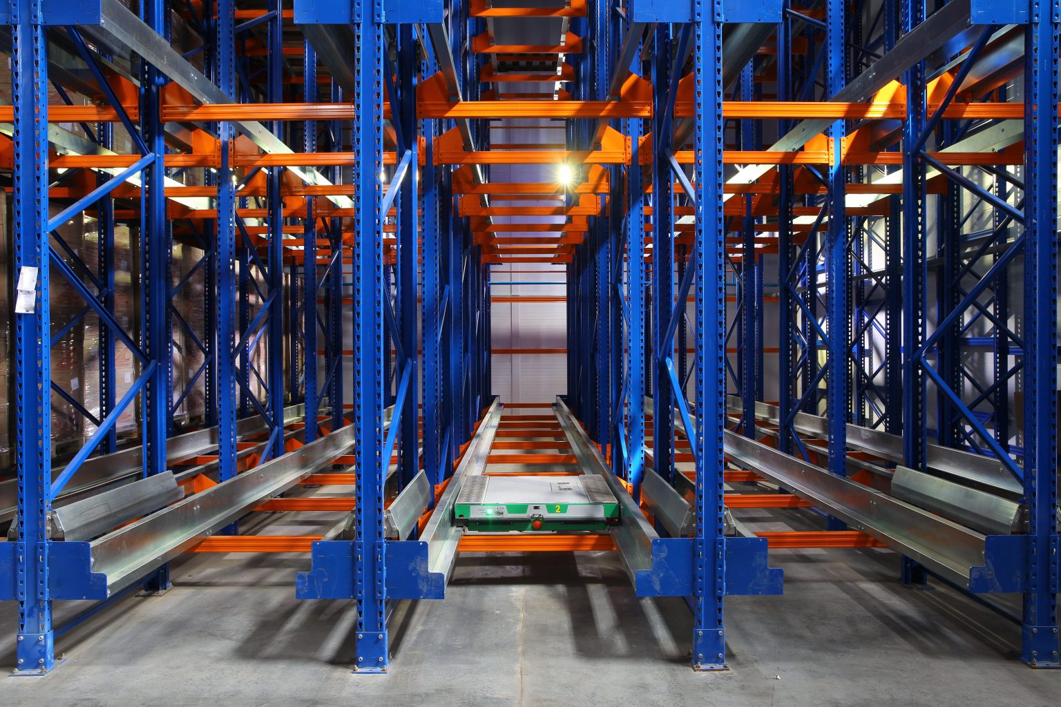 Pallet Shuttle Systems Comparison & Buyer’s Guide | Moffett Automation